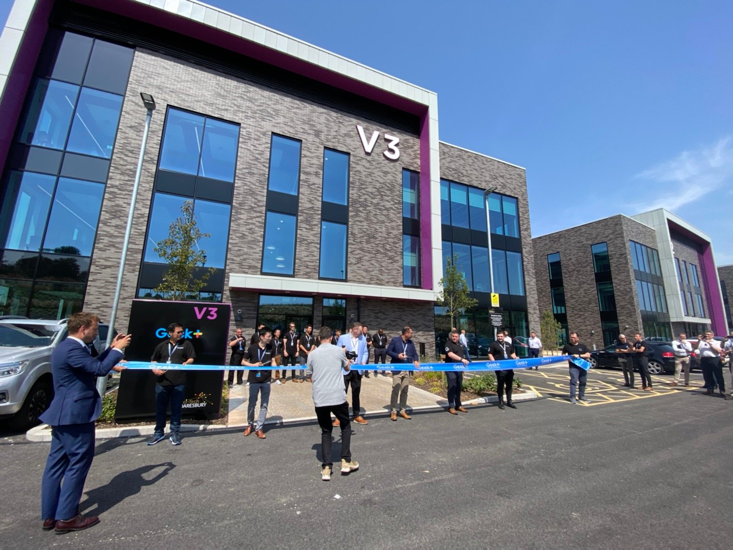 Geek+ opens new UK headquarters with robotics experience center