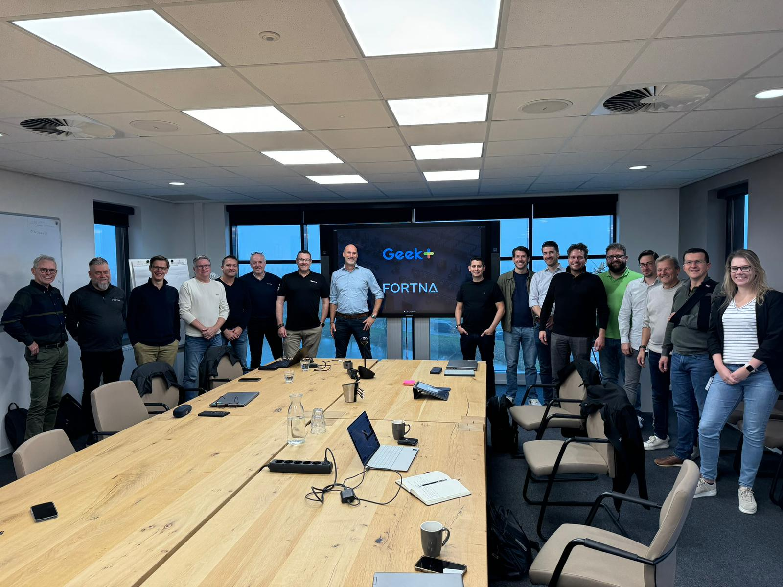 Sharing Knowledge, Building Synergy: The Geekplus Approach to Partnerships