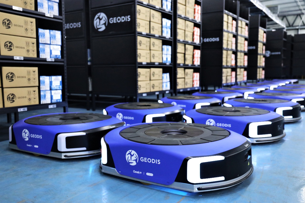Geek+ and GEODIS Team Up to Optimize Warehouse Logistics with AMRs